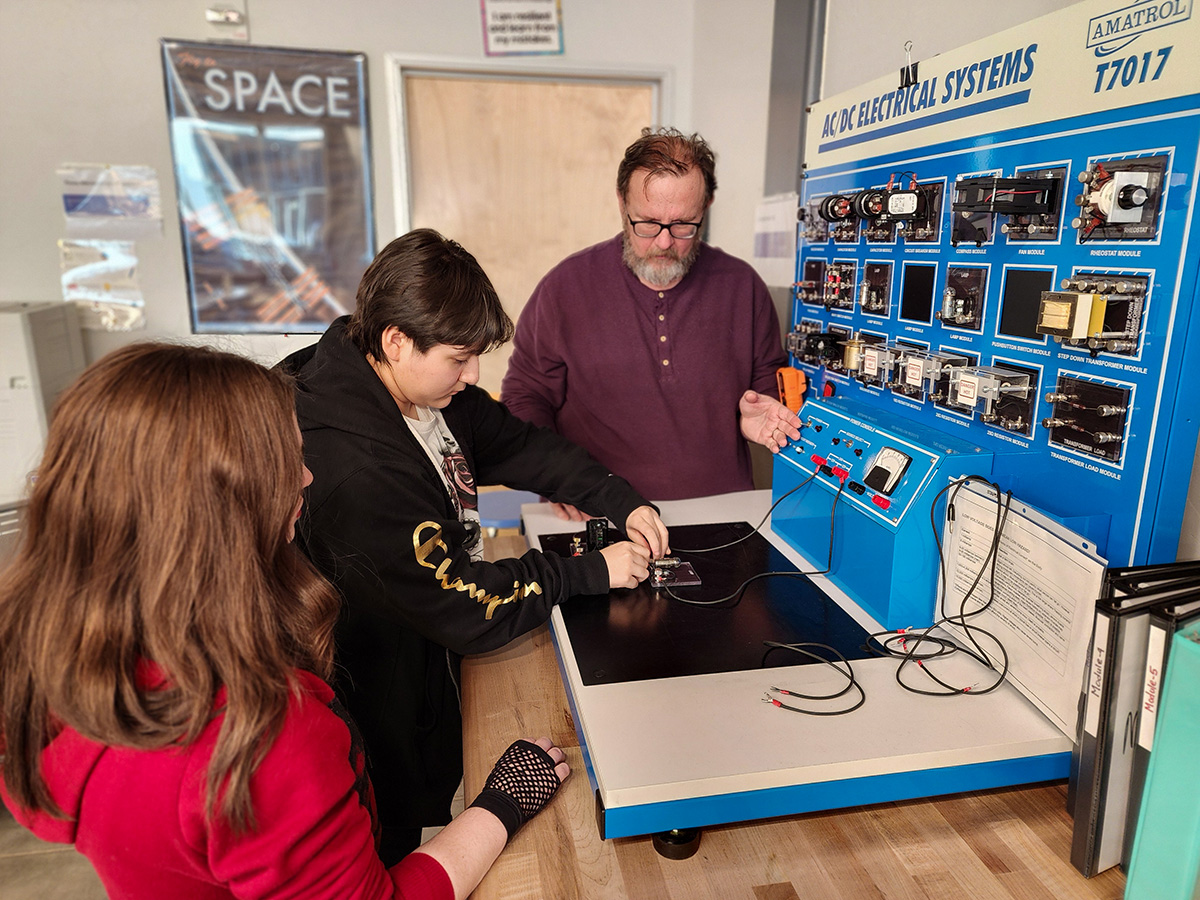 Robotics Instructor Sets Students Up For Successful Careers Using ...